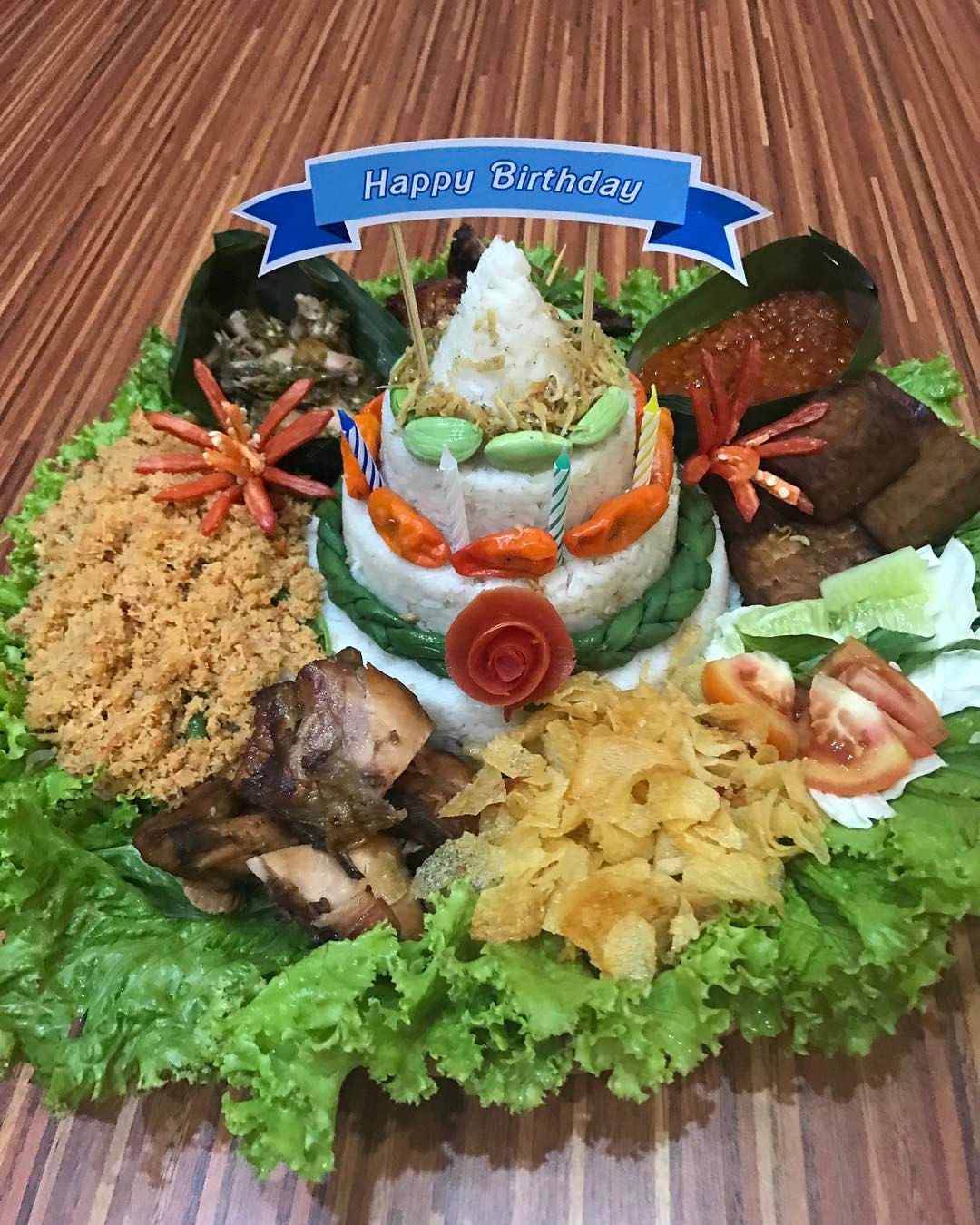 Tumpeng Nasi Liwet (15 orang) – Warung Talenan
